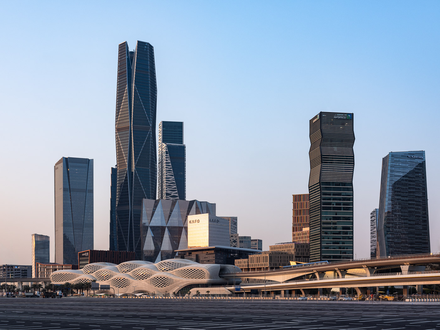 Kimi - 会推理解析，能深度思考的AI助手